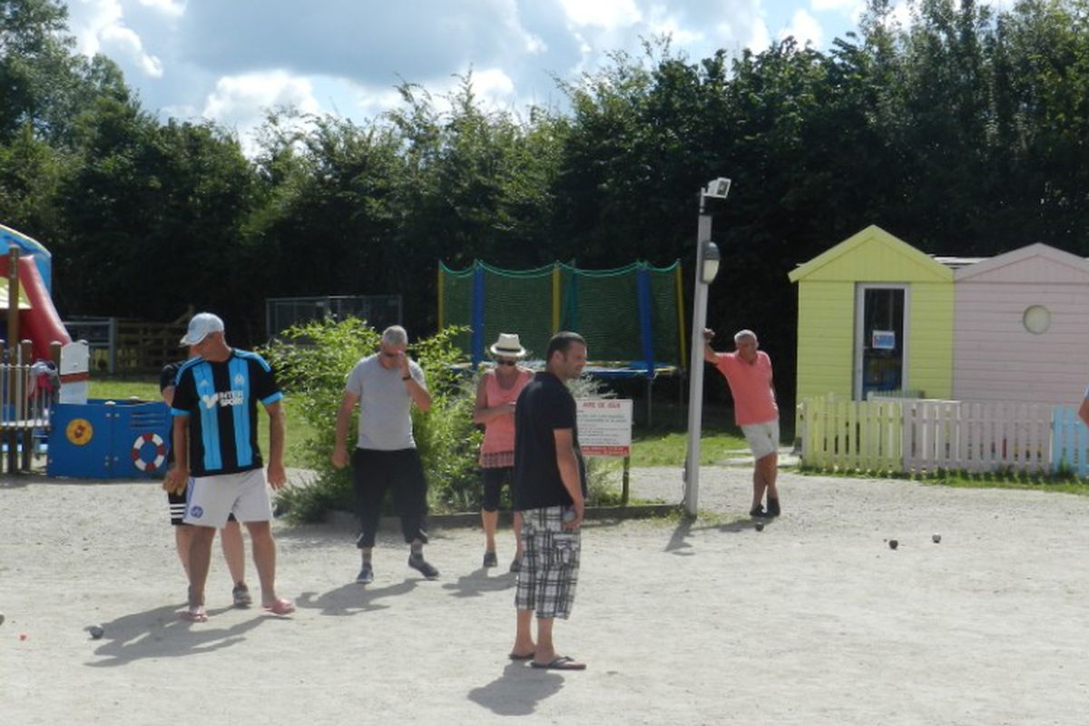 Camping Le Rivage - Quettehou - tarifs et avis - Camping and co