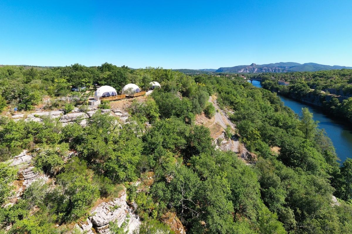 Camping Le Petit Bois - Ruoms - tarifs et avis - Camping and co