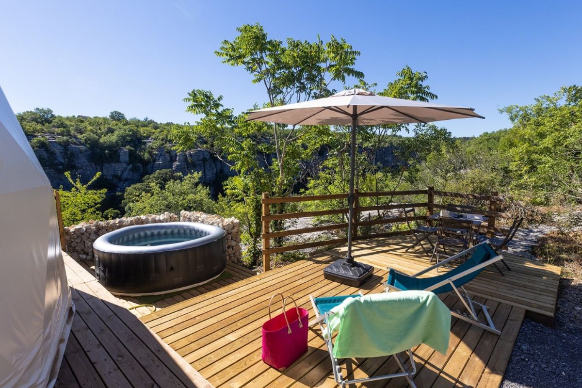 Camping Le Petit Bois - Ruoms - tarifs et avis - Camping and co