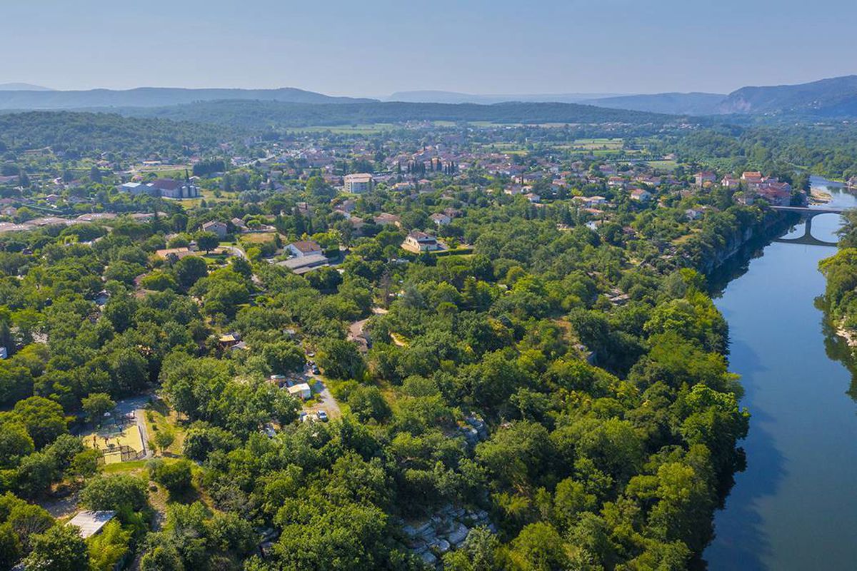 Camping Le Petit Bois - Ruoms - tarifs et avis - Camping and co