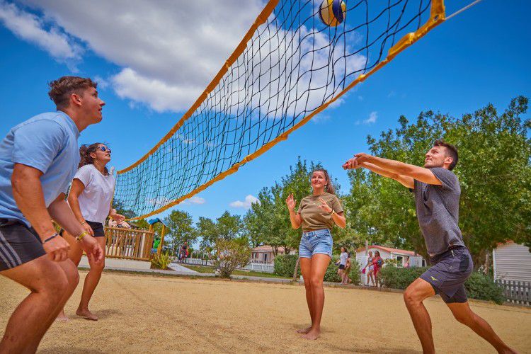 Camping Crin Blanc - Aurons - tarifs et avis - Camping and co Camping Crin Blanc - Aurons - tarifs et avis - Camping and co