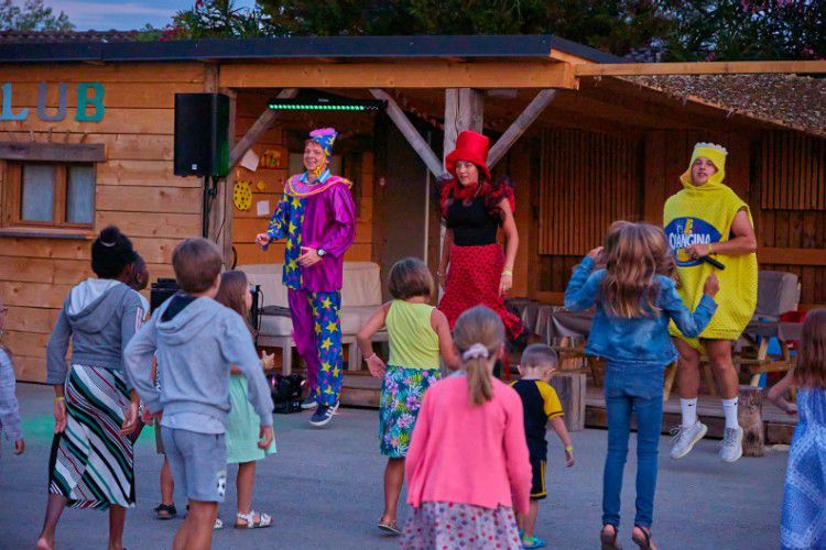 Crin Blanc - tarifs et avis Camping - 13123 Albaron - Camping and co Crin Blanc - tarifs et avis Camping - 13123 Albaron - Camping and co