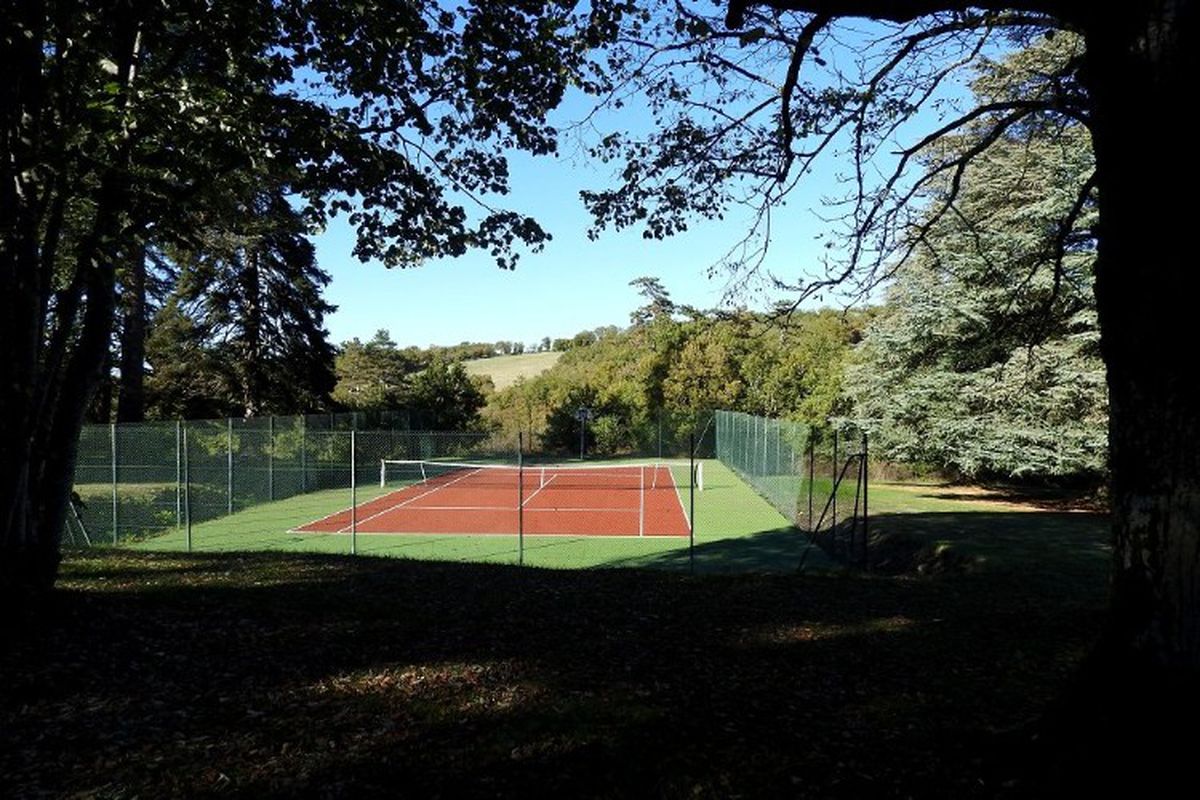 Camping Château De Lacomte Country Club - Carlucet - tarifs et avis ...