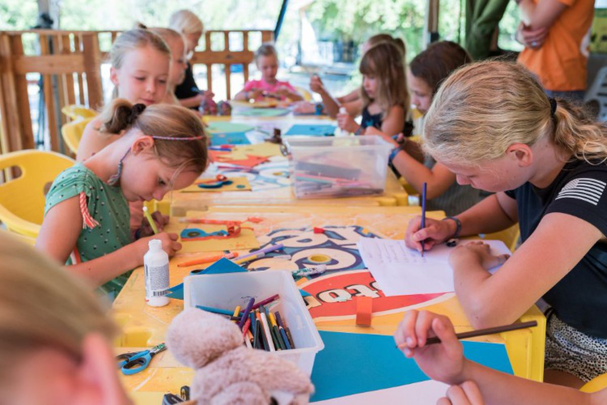 Camping Le Clot du Jay en Provence - Clamensane - tarifs et avis ...