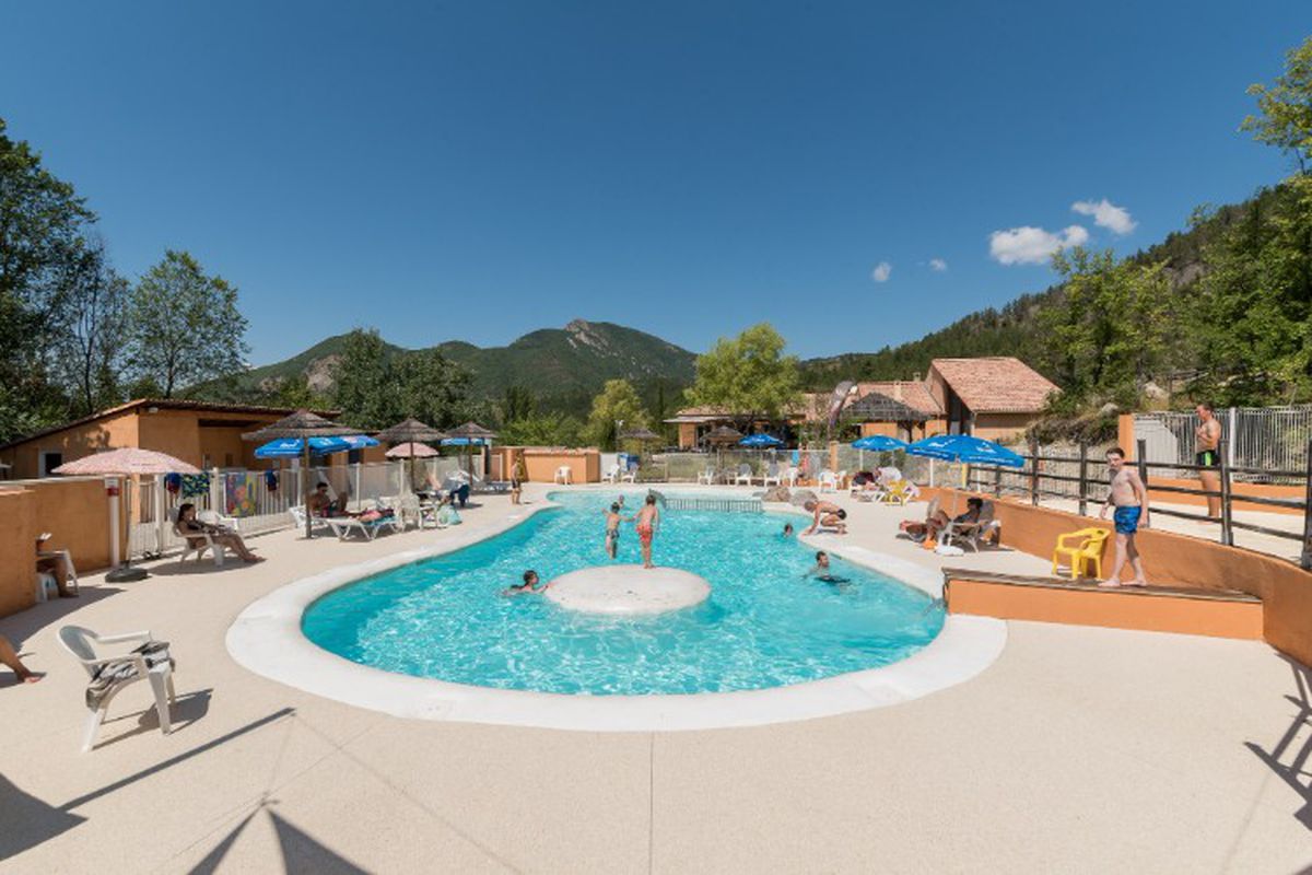 Camping Le Clot du Jay en Provence - Clamensane - tarifs et avis ...