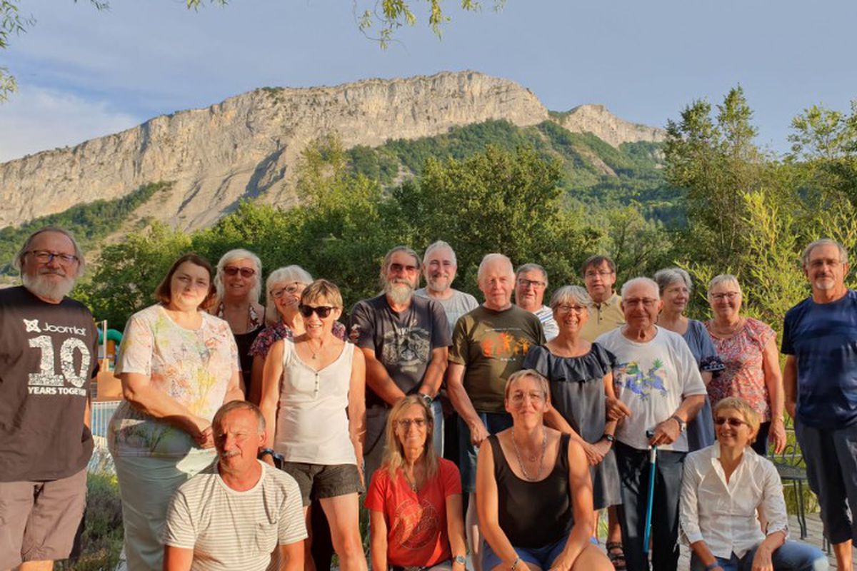 Camping Le Clot du Jay en Provence - Clamensane - tarifs et avis ...