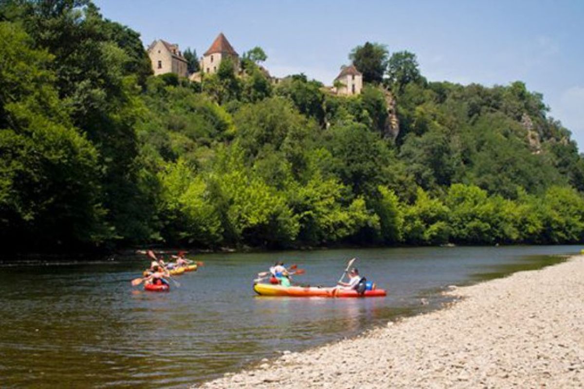 Camping Le Rocher De La Cave - Carsac-Aillac - tarifs et avis - Camping ...
