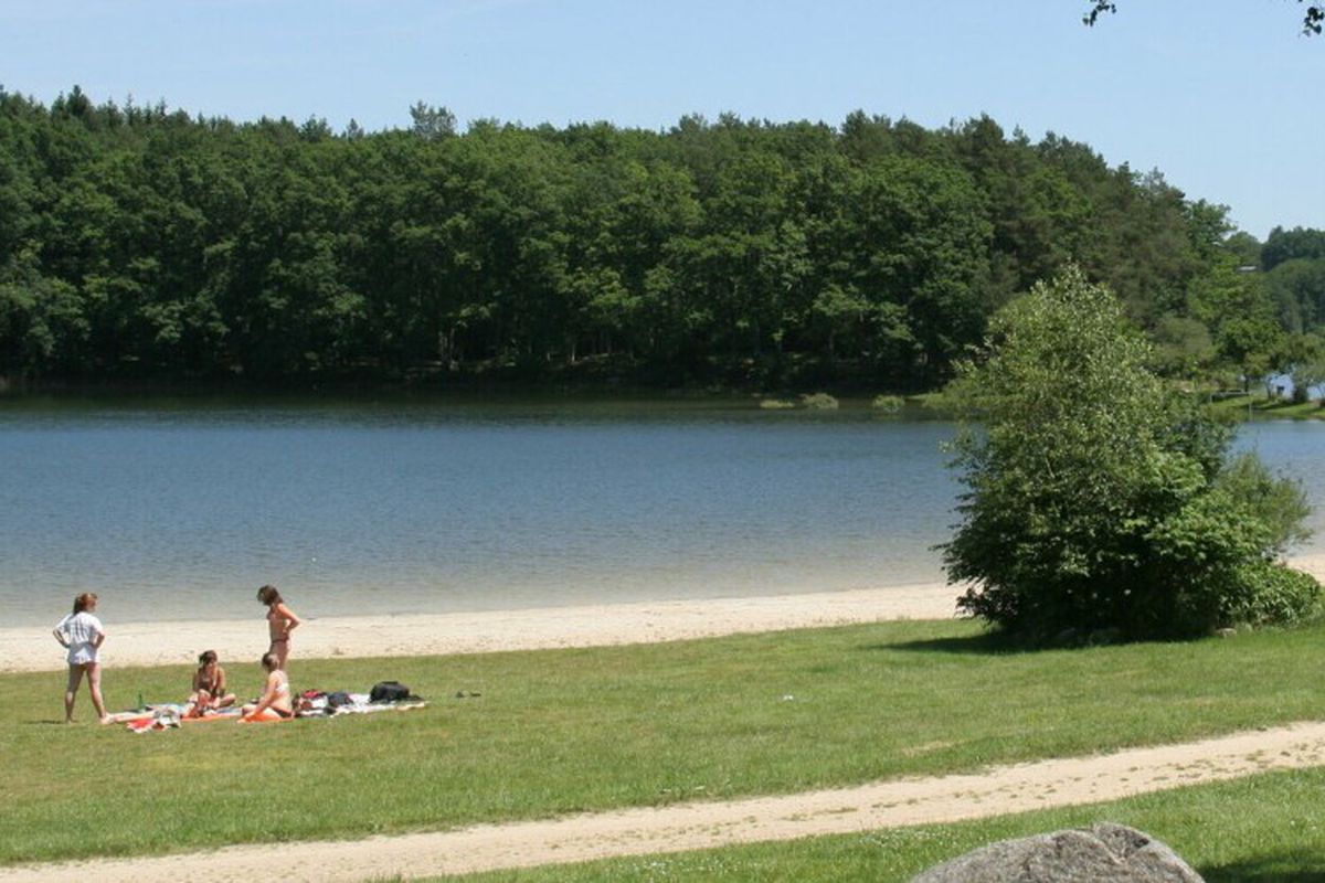 Camping Les Rives Du Lac Cantalès - Saint-Gérons - tarifs et avis ...