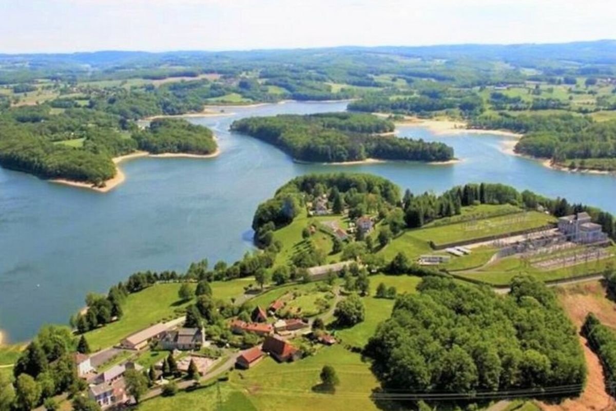 Camping Les Rives Du Lac Cantalès - Saint-Gérons - tarifs et avis ...