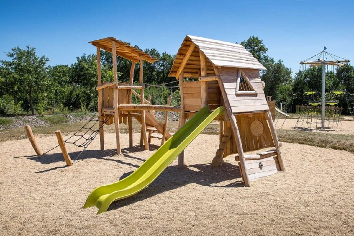 Camping Le Pin Parasol - Chapelle-Hermier - tarifs et avis - Camping and co