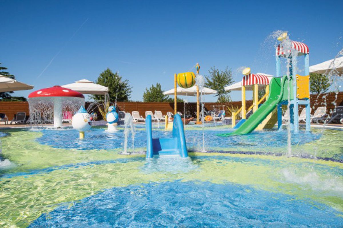 Camping Le Pin Parasol - Chapelle-Hermier - tarifs et avis - Camping and co