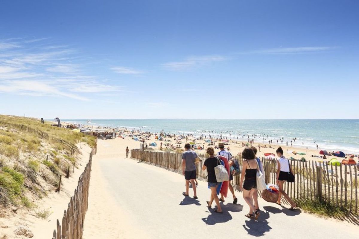 Camping Le Grand Pré - Tranche-sur-Mer - tarifs et avis - Camping and co