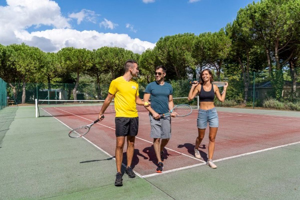 Camping Sequoia Parc - Saint-Just-Luzac - tarifs et avis - Camping and co