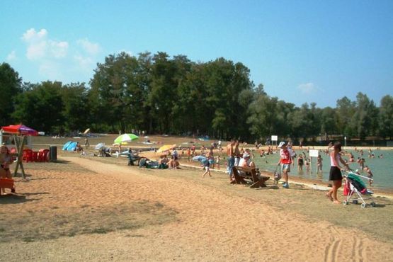 Camping Du Lac De Cormoranche - Ain