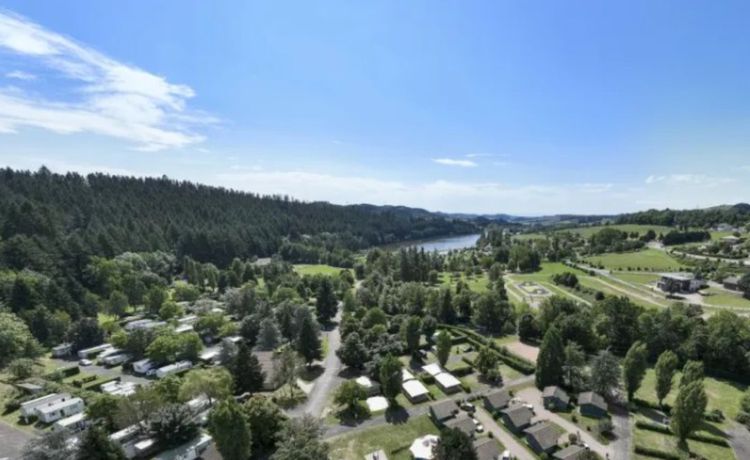 Camping Lac Des Sapins - Beaujolais